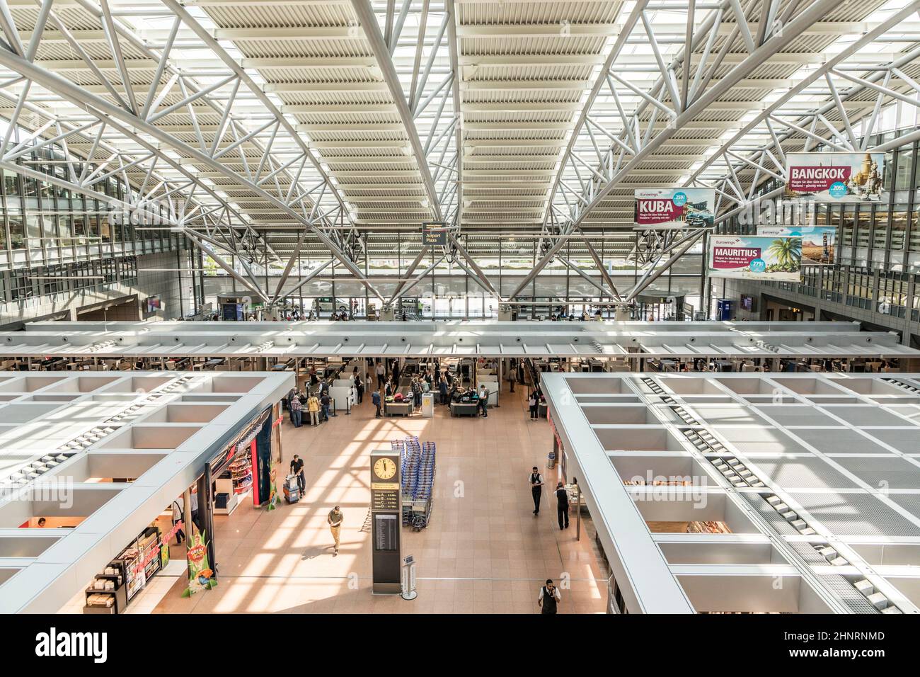 In the new terminal 2 hi-res stock photography and images - Alamy