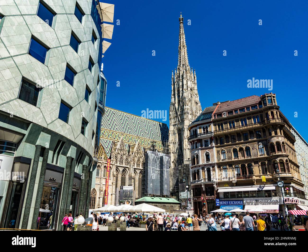 people visit St. Stephen's Cathedral at Stephansplatz in Vienna Stock ...