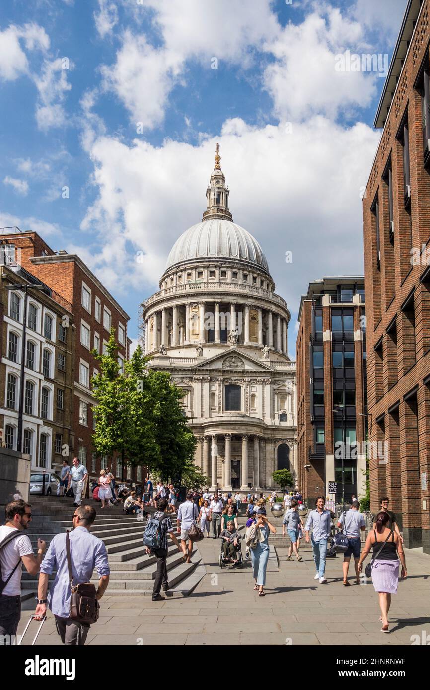 people on the way direction St Paul's Cathedral Stock Photo - Alamy