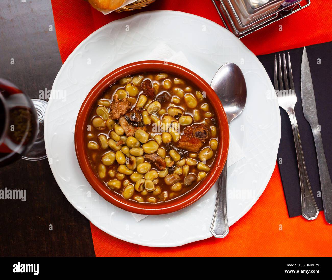 Traditional Catalan stewed beans with butifarra sausage Stock Photo - Alamy
