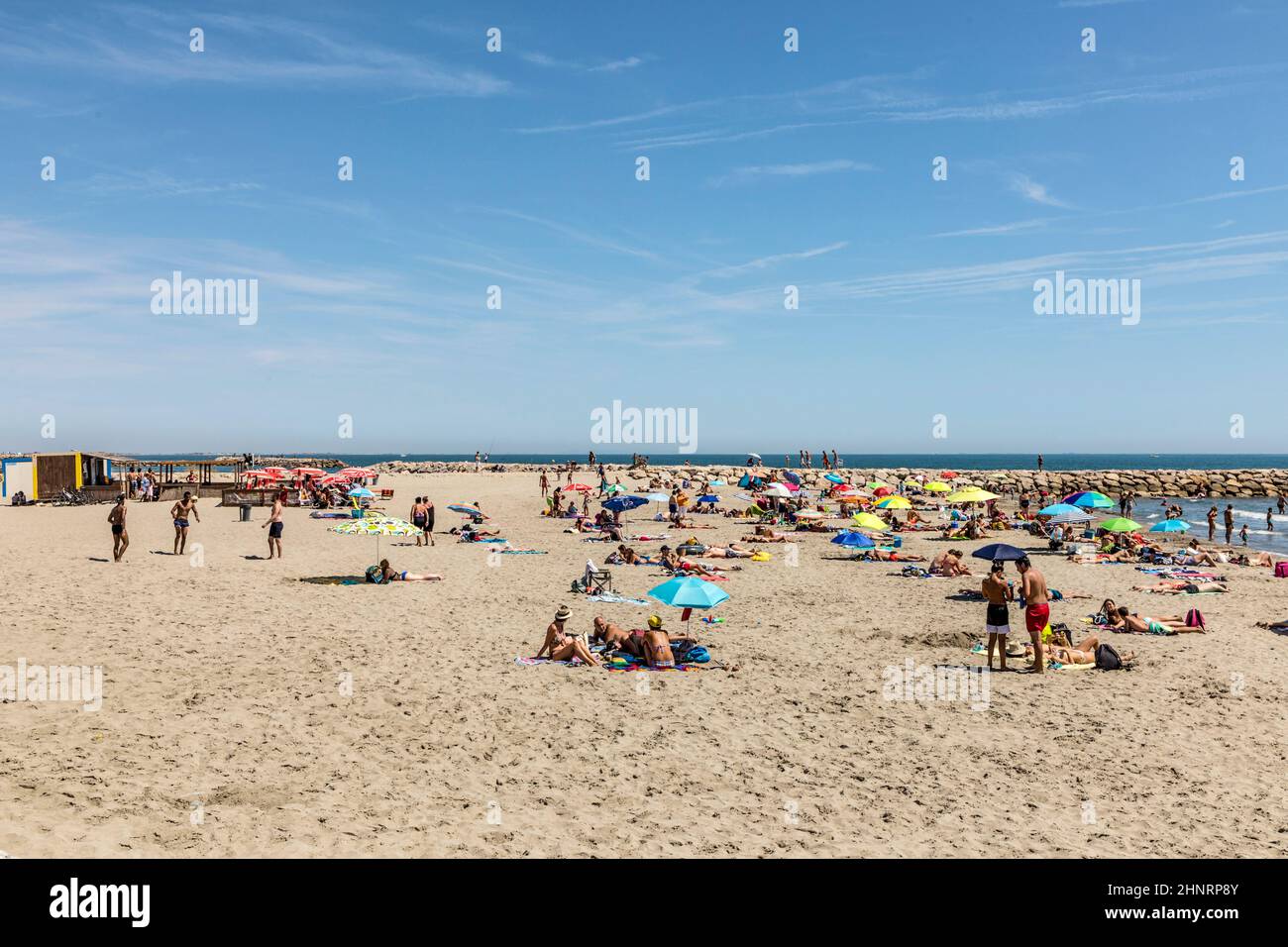 Families enjoy relaxing holiday swimming hi-res stock photography and ...