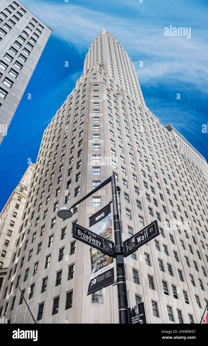 Empire State Building view from street level Stock Photo - Alamy