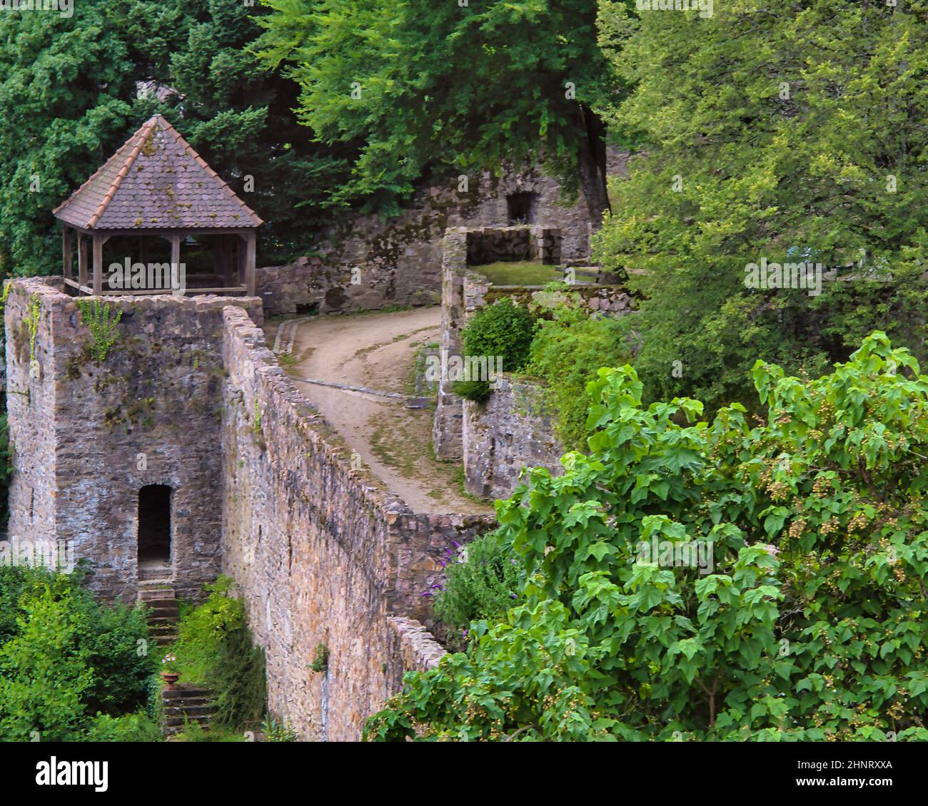 Moss on brick columns hi-res stock photography and images - Alamy