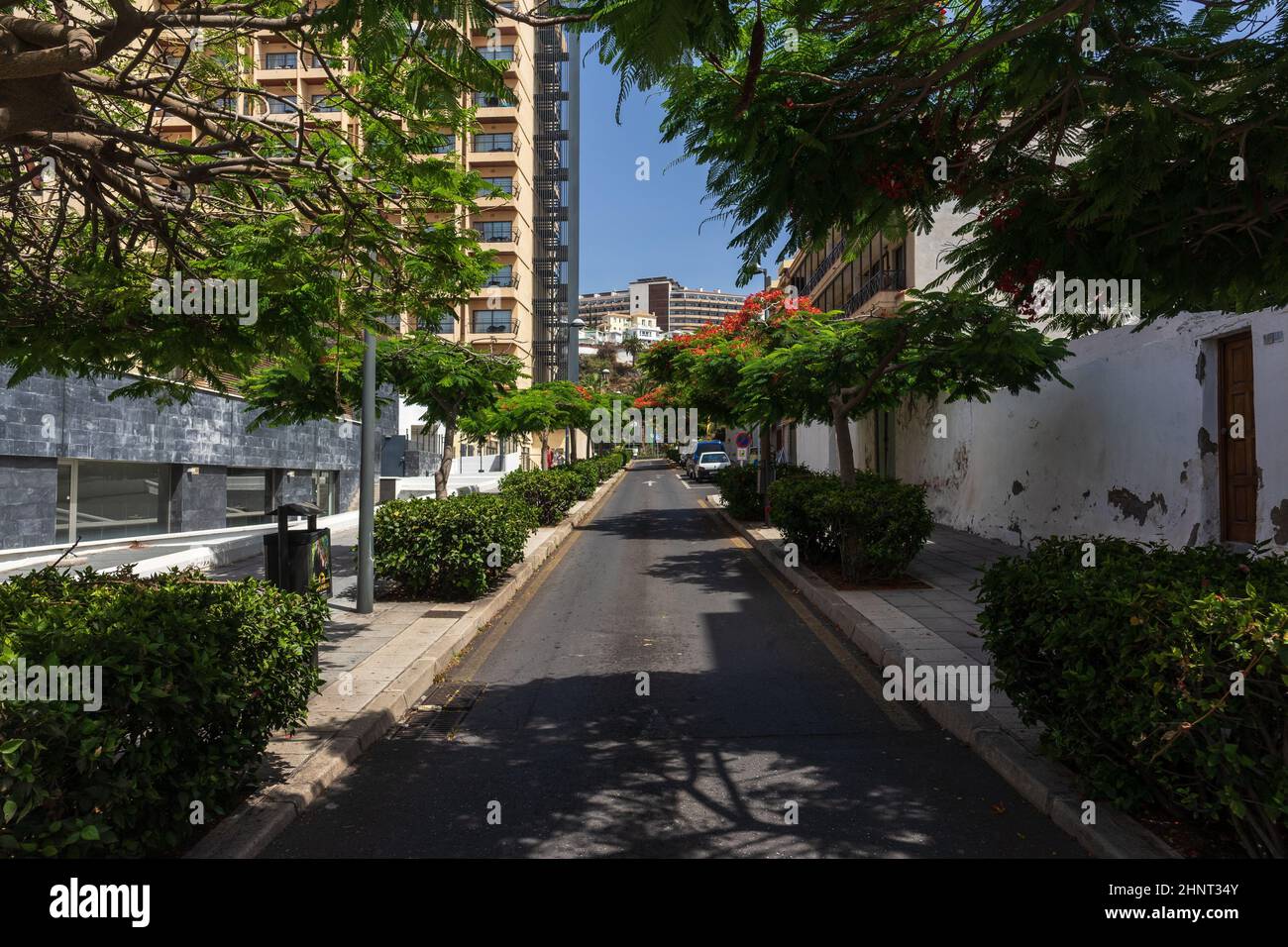 Uncrowded city streets hi-res stock photography and images - Alamy