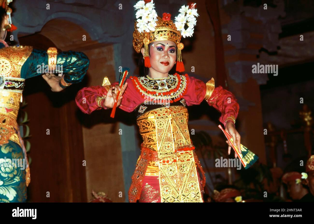 female dancer is performing an indonesian dance Stock Photo - Alamy