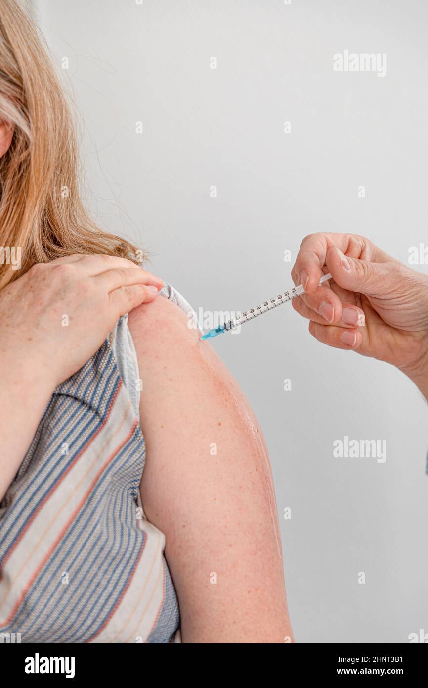 vaccination syringe in the arm Stock Photo - Alamy