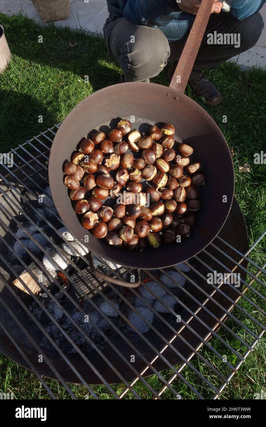 Chestnut vendor hi-res stock photography and images - Alamy