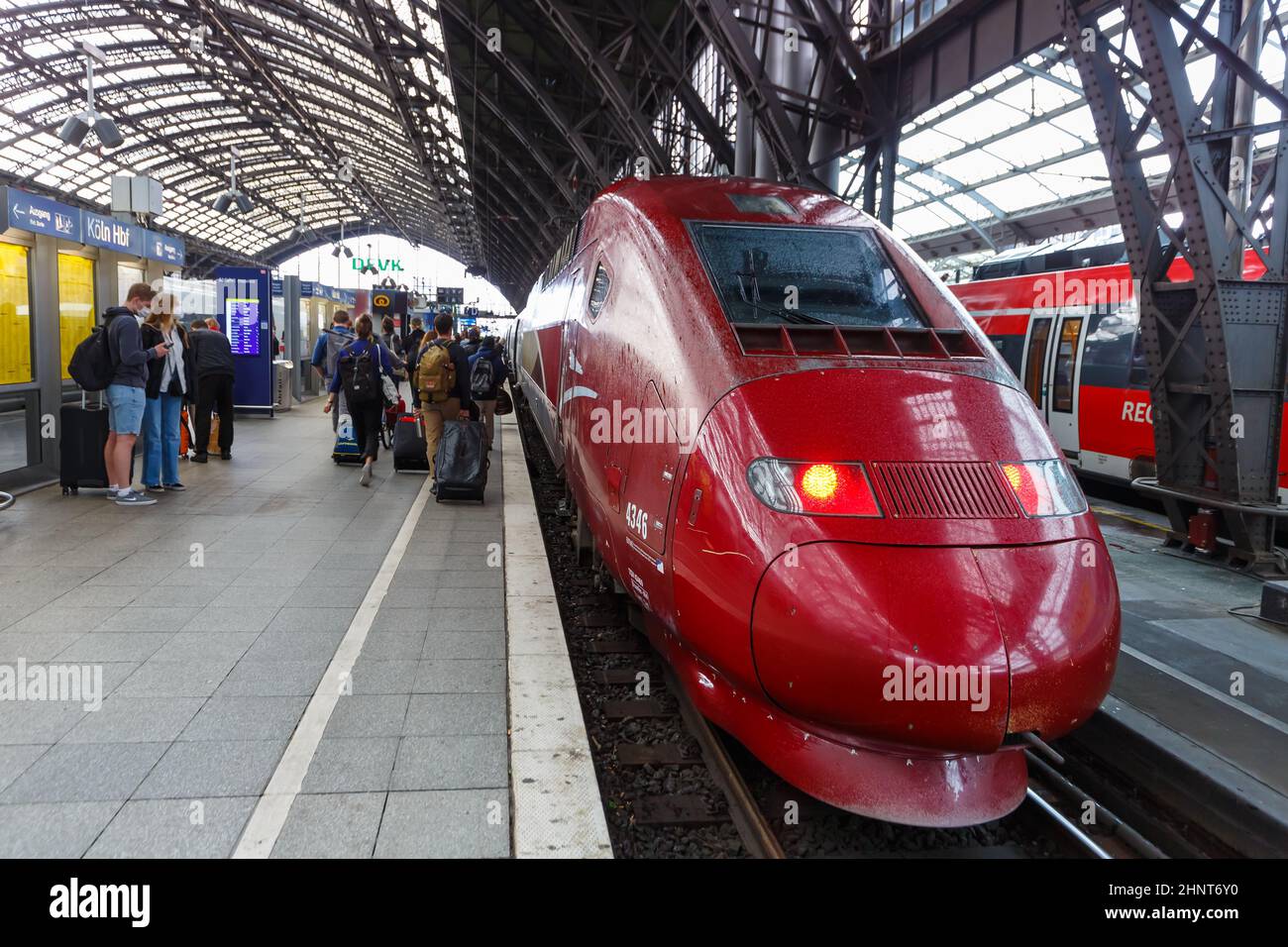 Thalys high-speed train at Cologne Köln main railway station ...