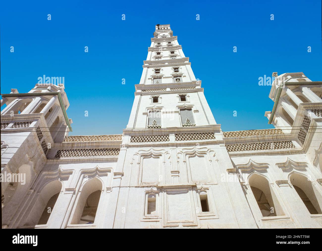 Yemen seiyun palace hi-res stock photography and images - Alamy