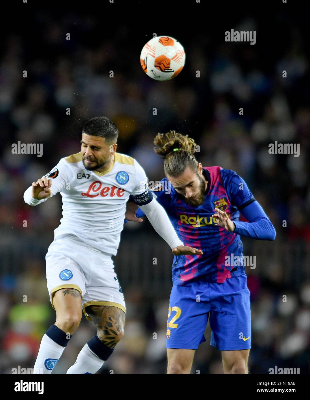 Barcelona,Spain.17 February,2022. (24) Lorenzo Insigne of Napoli (left ...