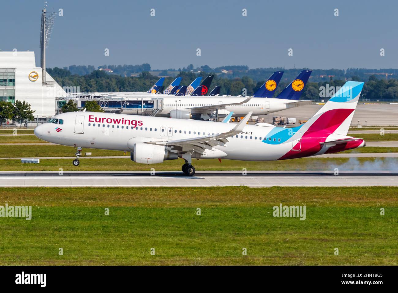 Airbus 320 touchdown hi-res stock photography and images - Alamy