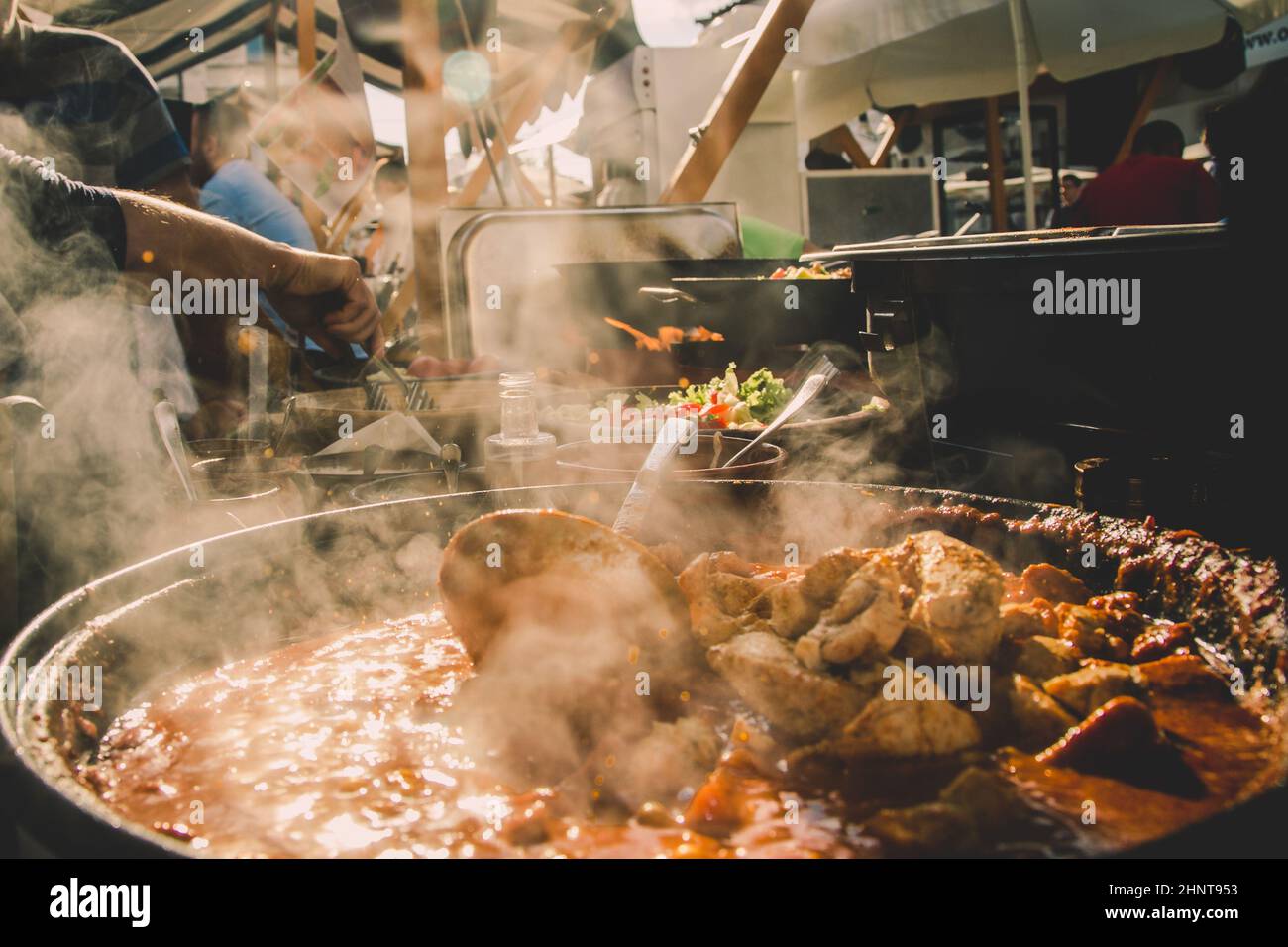 Open kitchen restaurant hi-res stock photography and images - Alamy
