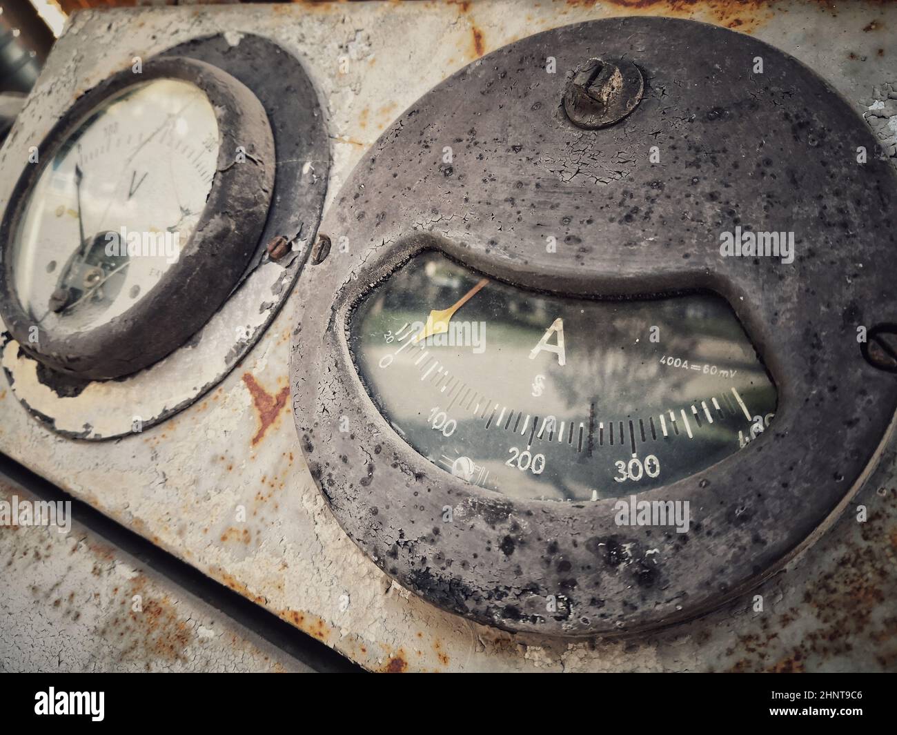 Vintage ancient amperemeter scale Stock Photo - Alamy