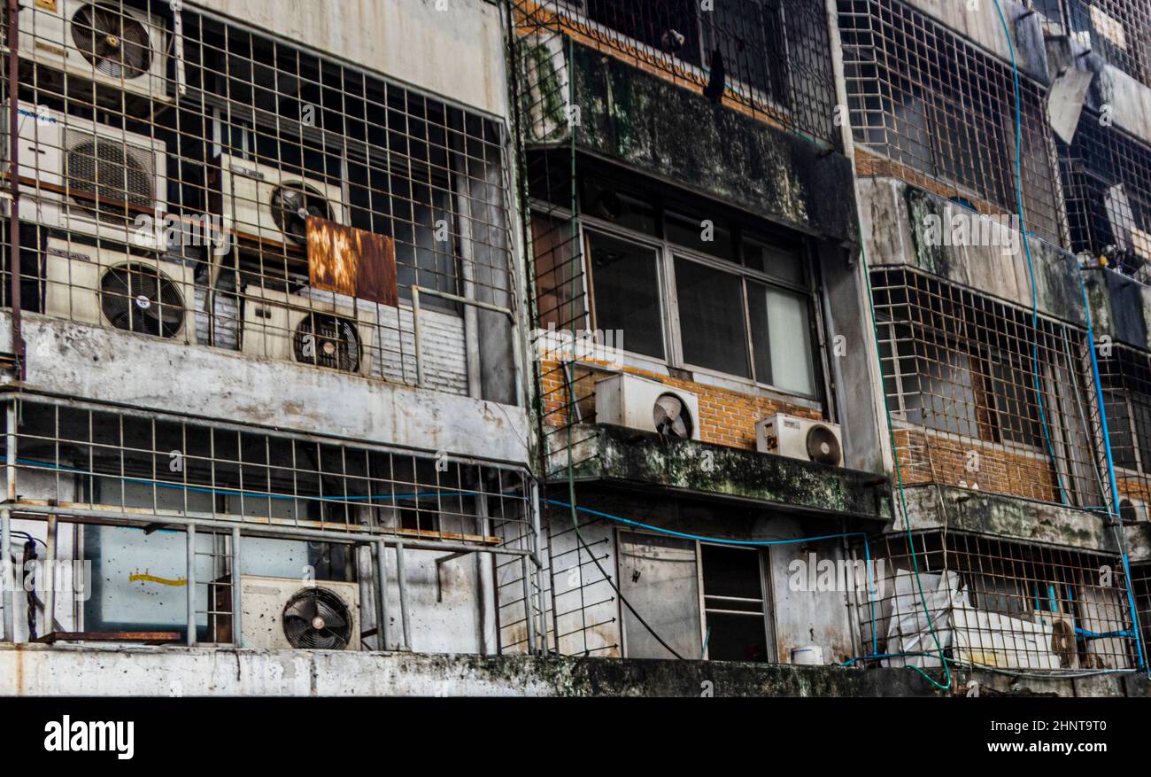 Unsightly run down poor dirty old areas in Bangkok Thailand Stock Photo ...