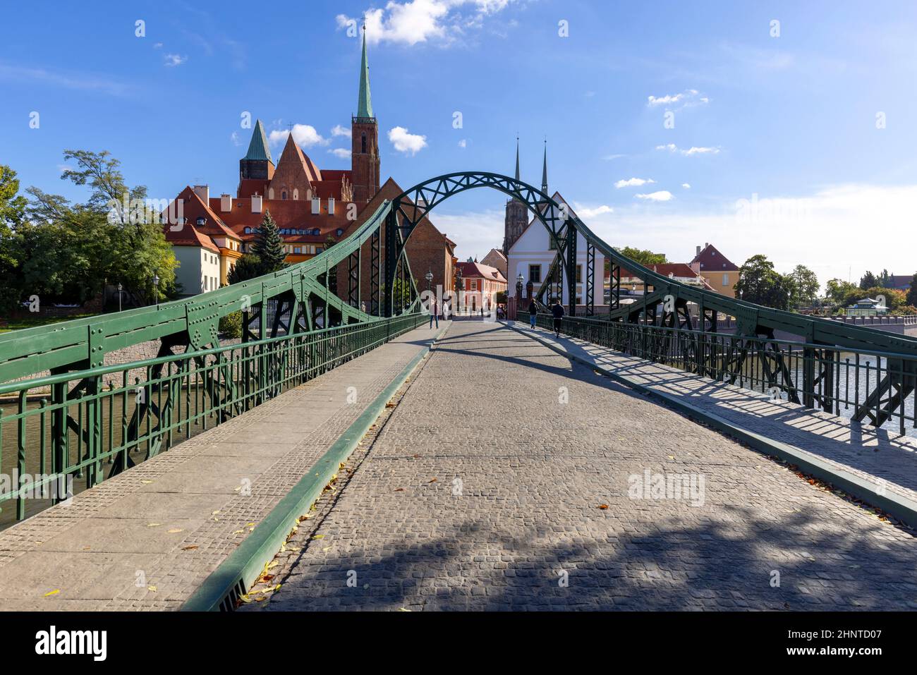 View of the Tumski Bridge and Ostrow Tumski, Wroclaw, Poland Stock ...