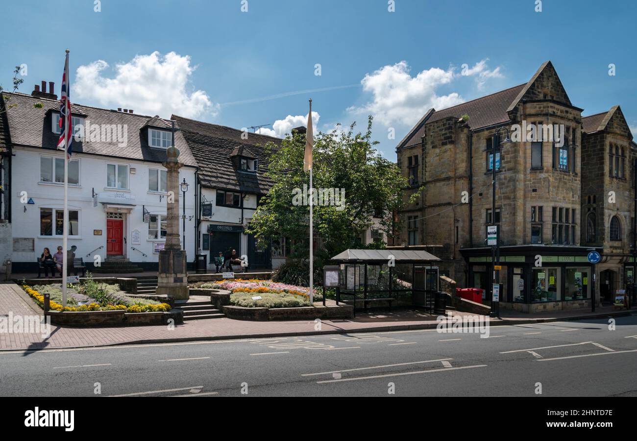 East grinstead historic high street hi-res stock photography and images ...