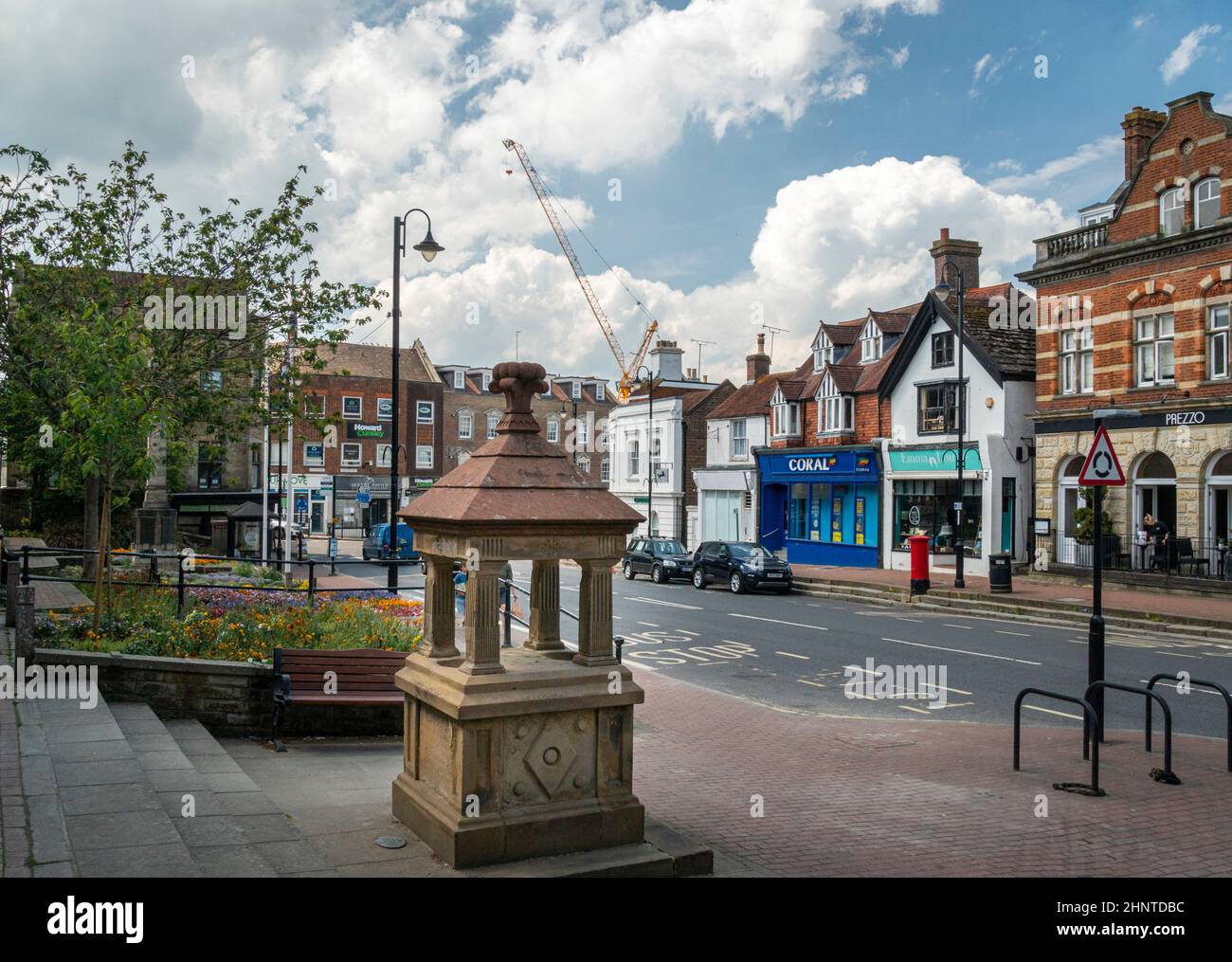 East grinstead historic high street hi-res stock photography and images ...