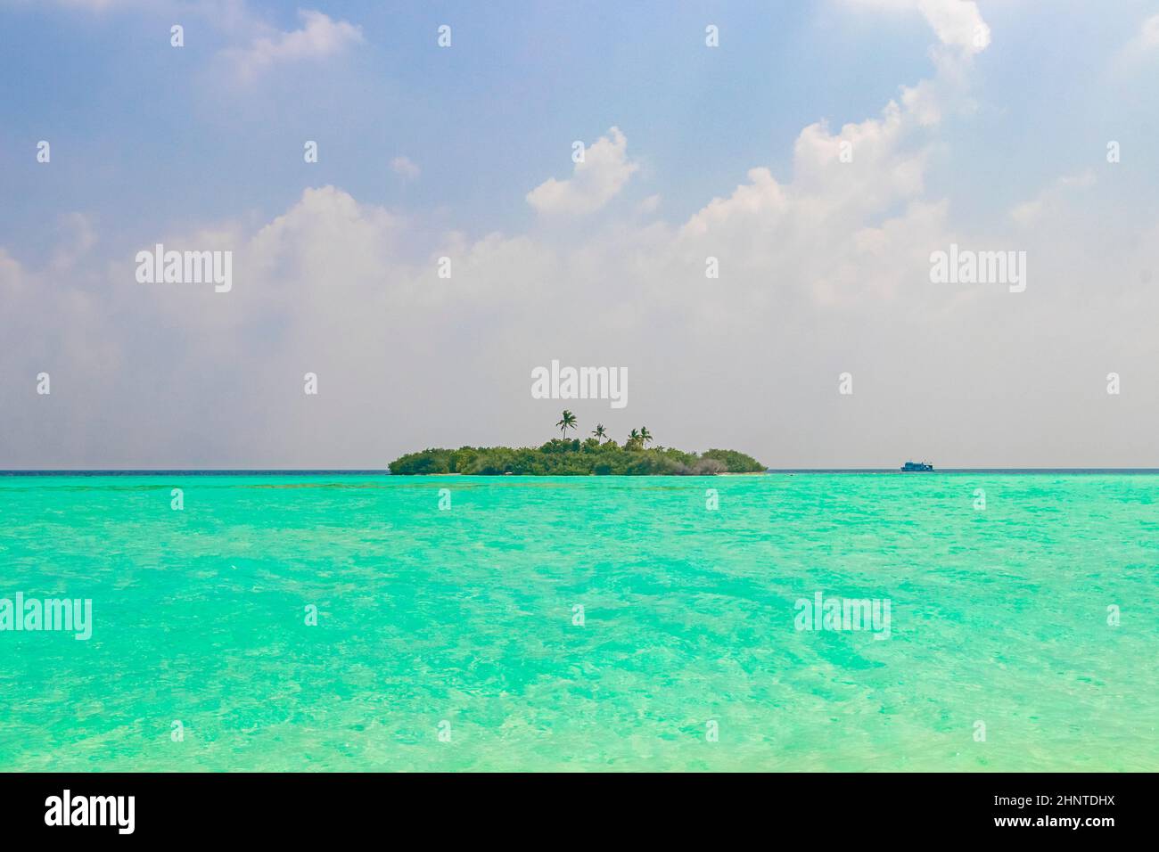 Natural tropical sandbank islands with color gradient in the water ...