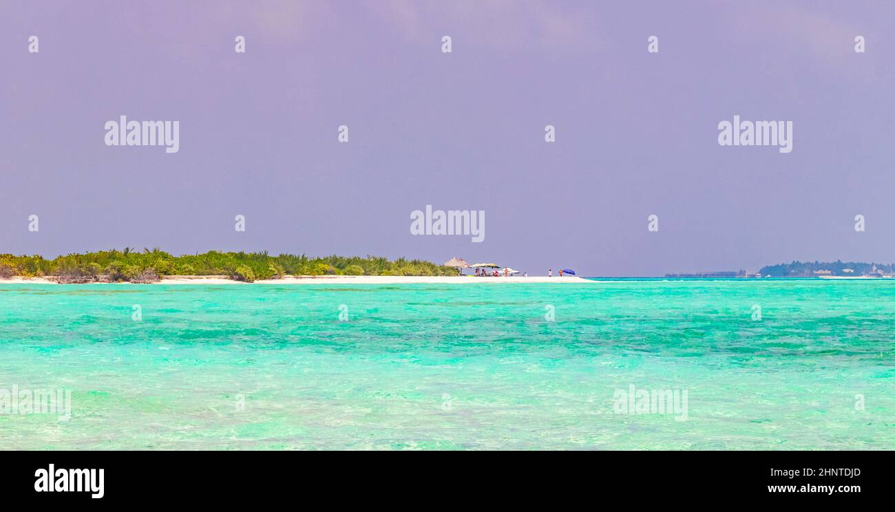 Natural tropical sandbank islands with color gradient in the water ...