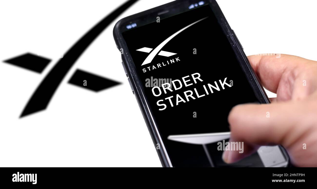 Starlink logo hi-res stock photography and images - Alamy