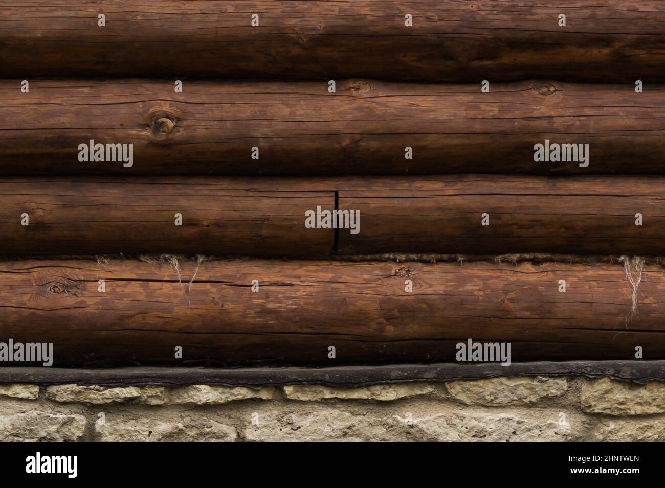Wall of logs. wood background. rural house exterior Stock Photo - Alamy