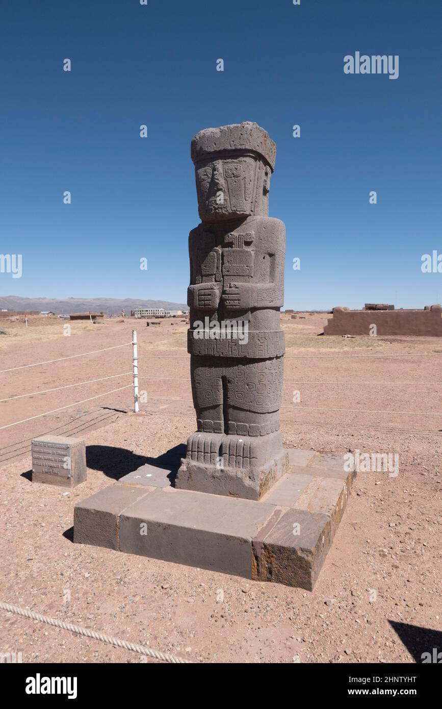 antique Ponce Monolith in Tiwanaku (Tiahuanaco), Bolivia Stock Photo ...