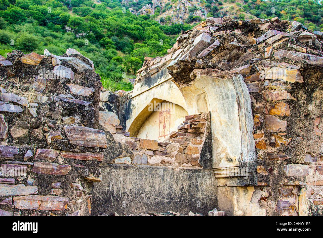 Kankwari fort in Sariska national park in India Stock Photo - Alamy