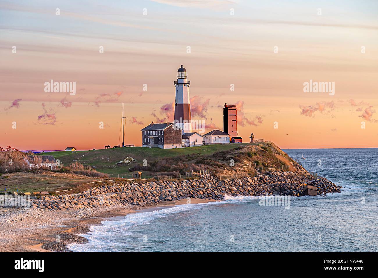 Atlantic ocean waves on the beach at Montauk Point Light, Lighthouse ...