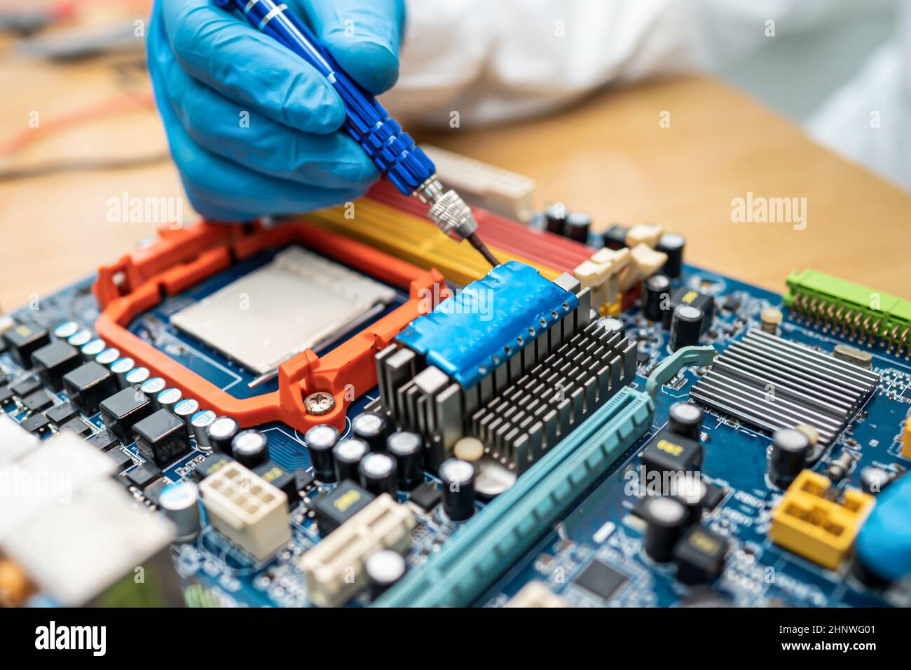White hard disk drive screwdriver hi-res stock photography and images ...