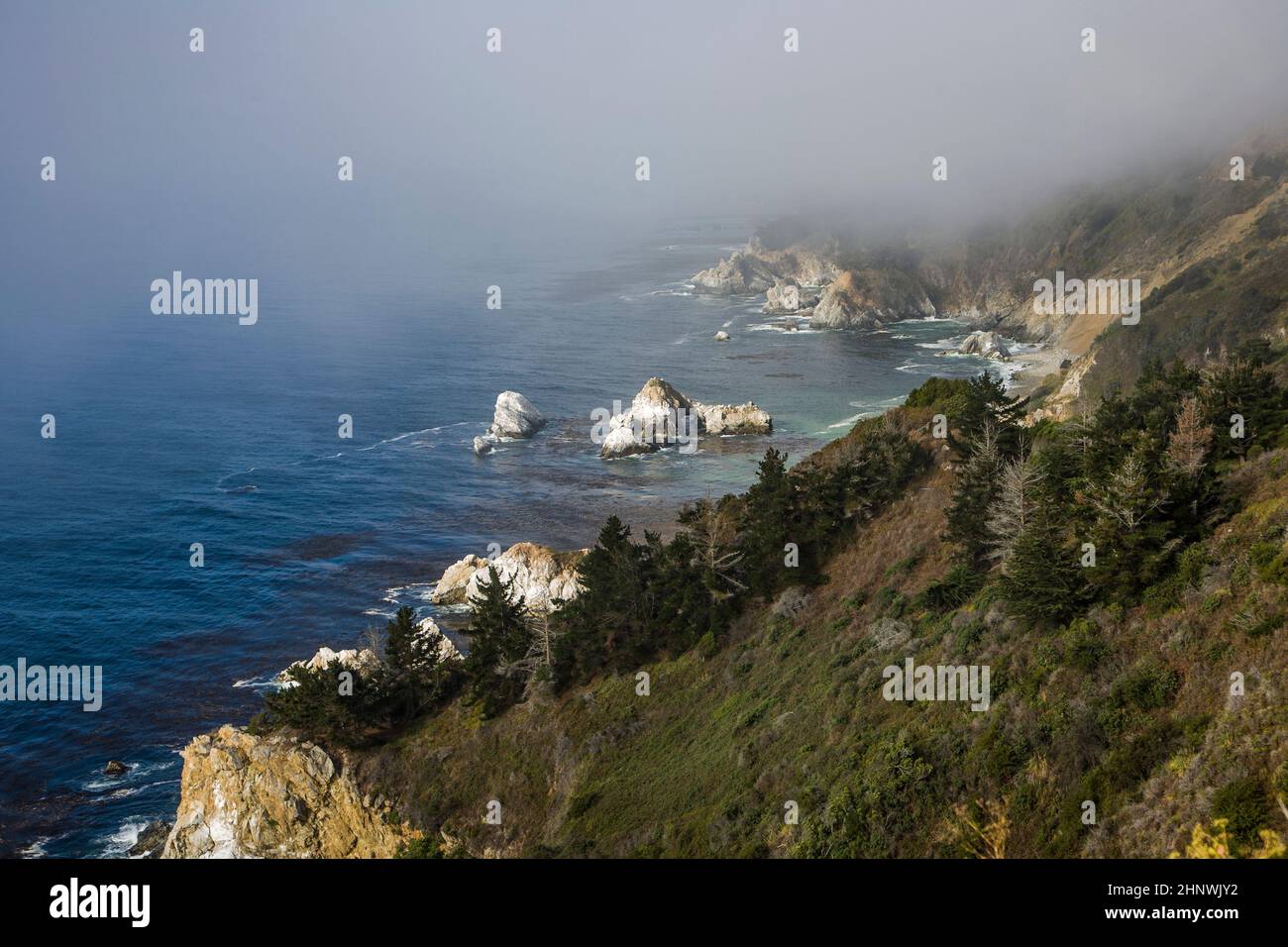 coast between Pfeiffer National Parc and Pacific Valley at Route No. 1 ...