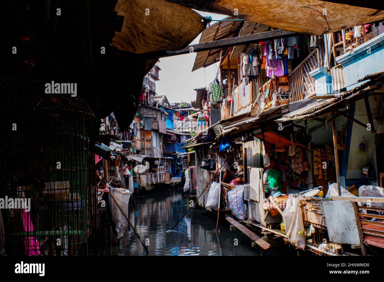 Jakarta indonesia slum hi-res stock photography and images - Alamy