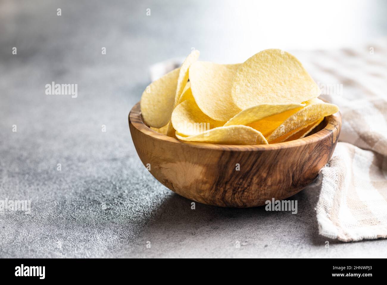 Crunchy potato chips. Potato crisps in bowl Stock Photo - Alamy