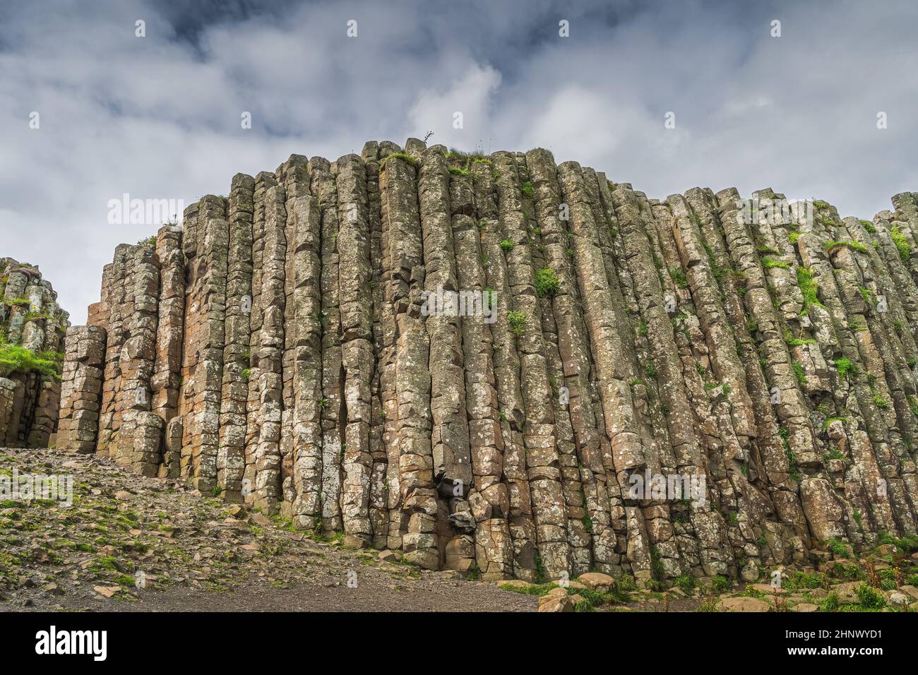Wall of hexagonal rock formation, interlocking basalt columns in Giants ...