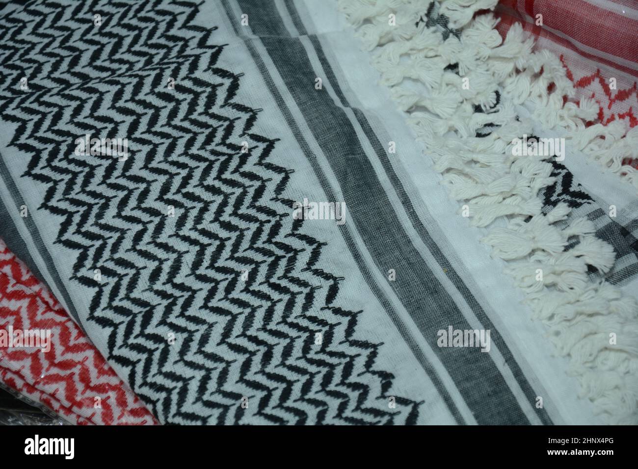 Traditional tissue black(red) and white arabic man's head scarf Shemagh ...