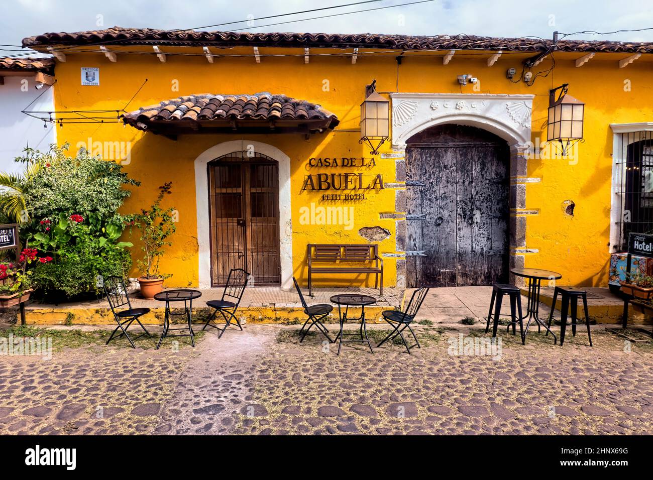 Door suchitoto el salvador hi-res stock photography and images - Alamy
