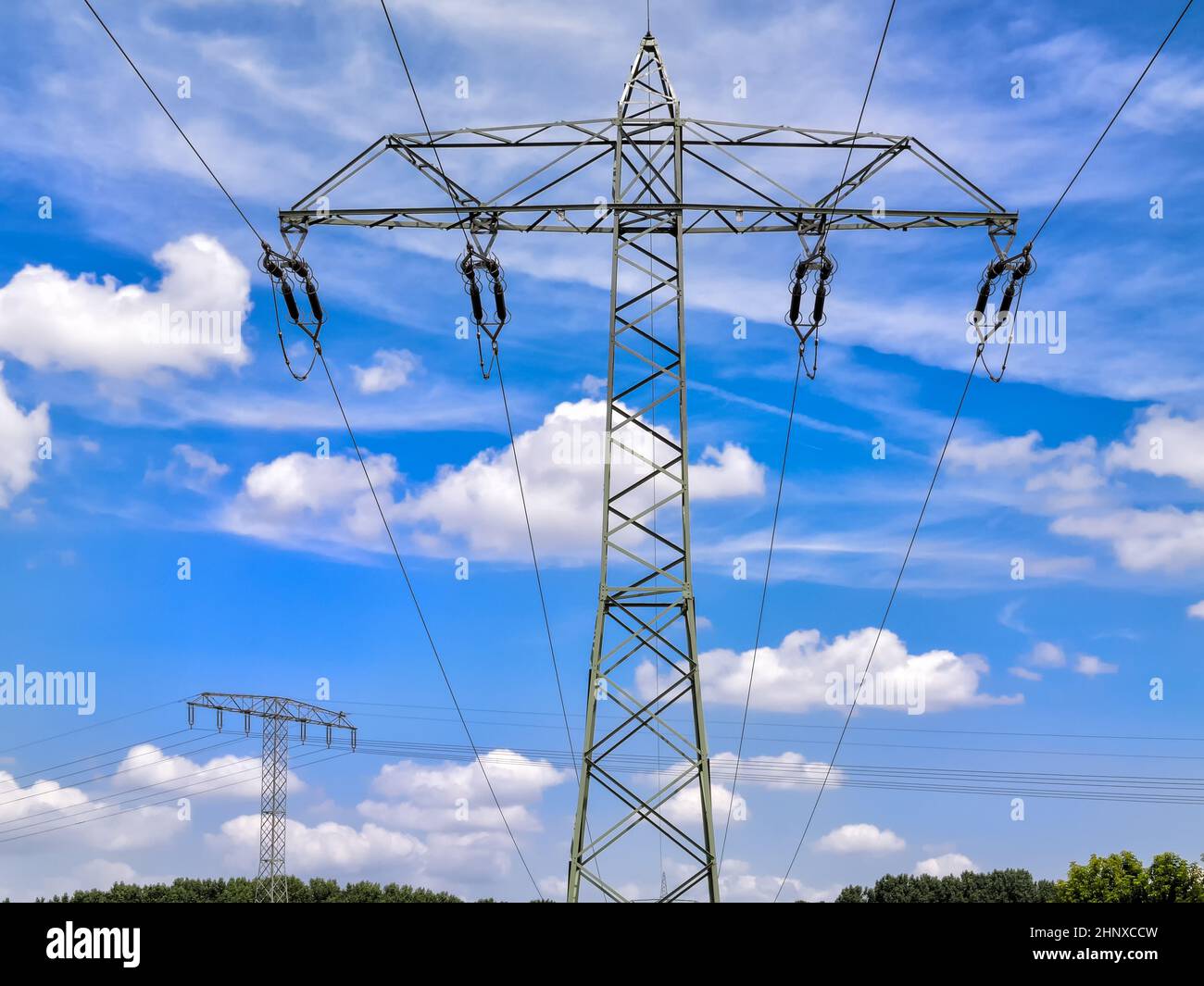 Electricity mast or overhead line mast for power supply and power ...