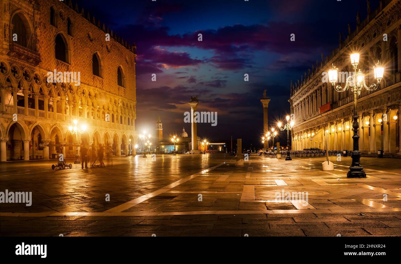 Venetian piazza hi-res stock photography and images - Alamy