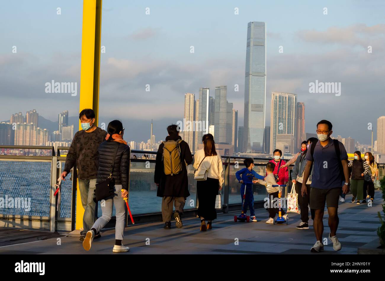 Central pier harbourfront hong kong hi-res stock photography and images ...