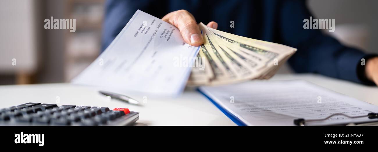 Handing money purchase hi-res stock photography and images - Alamy