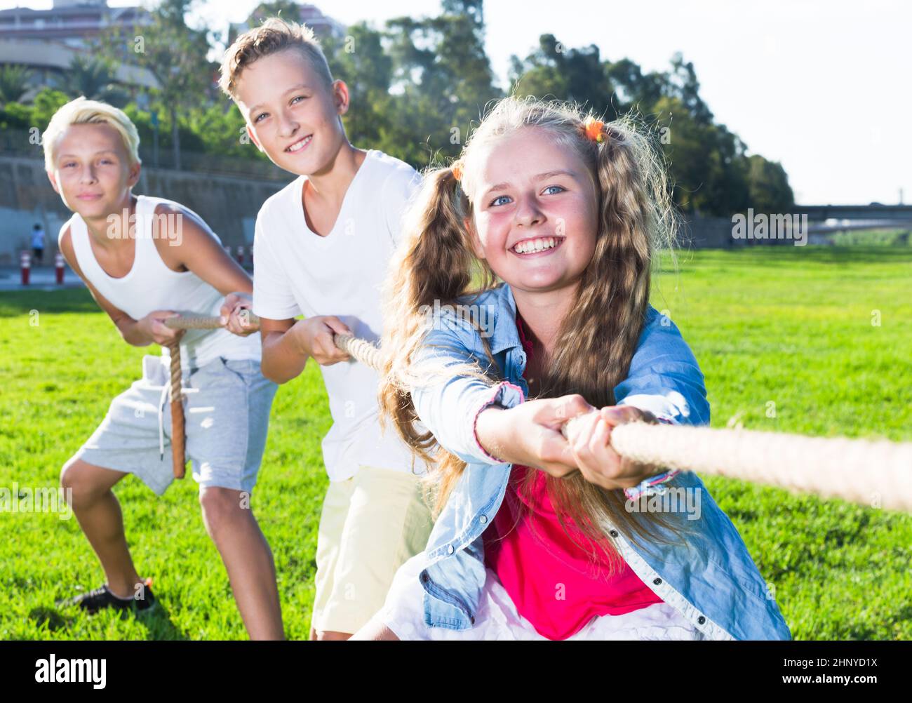 Boys pulling rope hi-res stock photography and images - Alamy