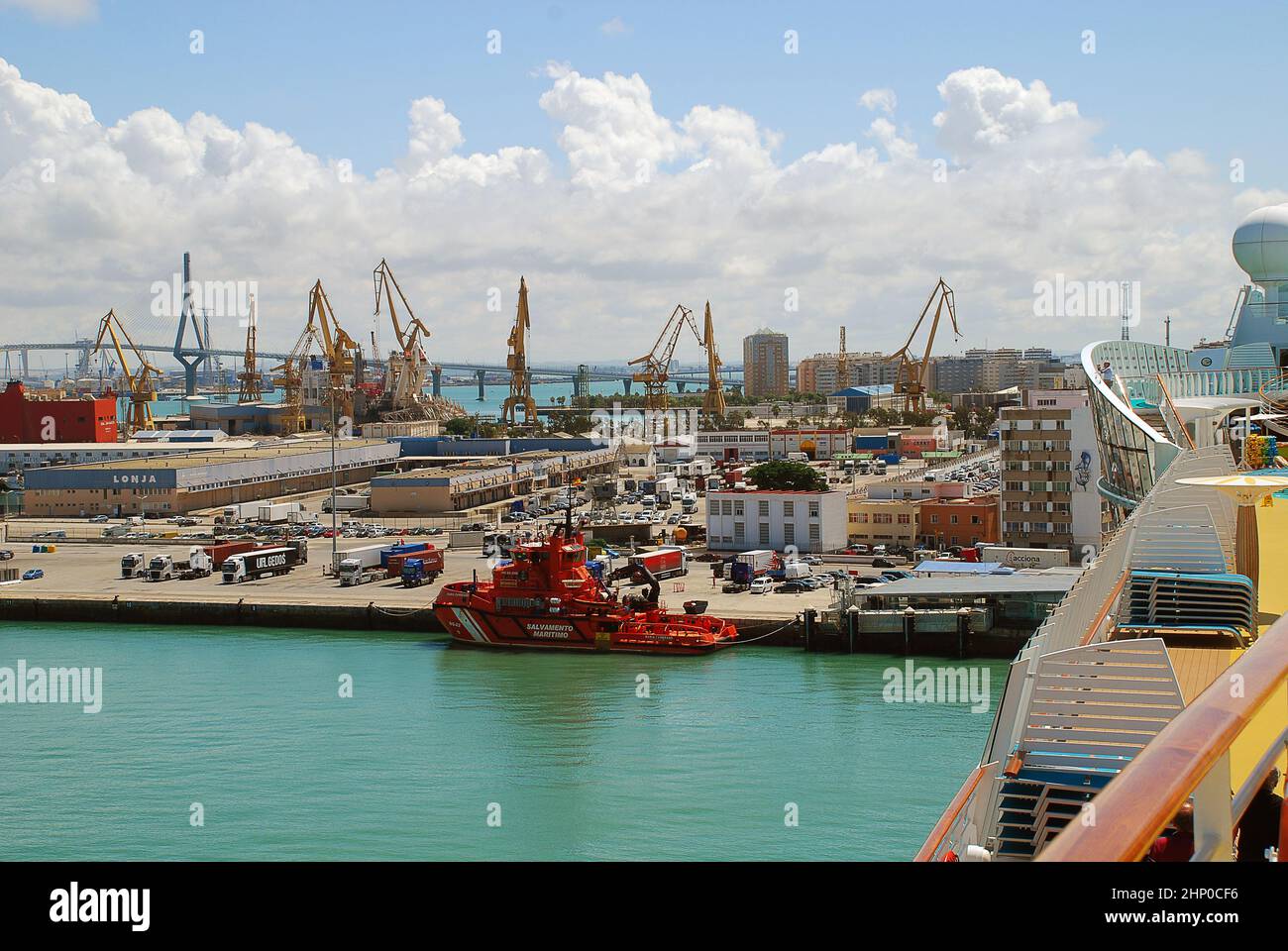 Port of cadiz container ship hi-res stock photography and images - Alamy