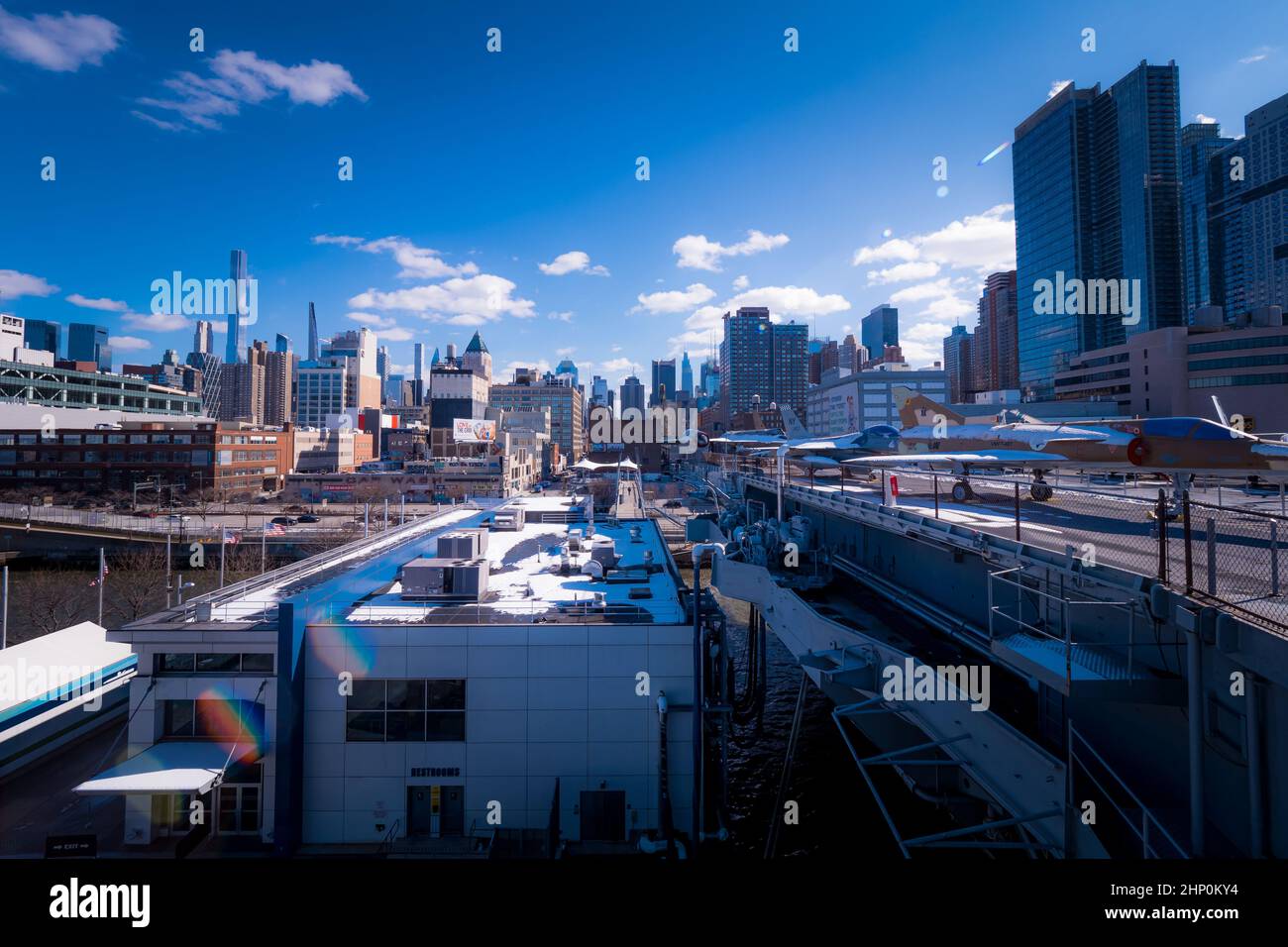 F 16 fighter jet top view hi-res stock photography and images - Alamy