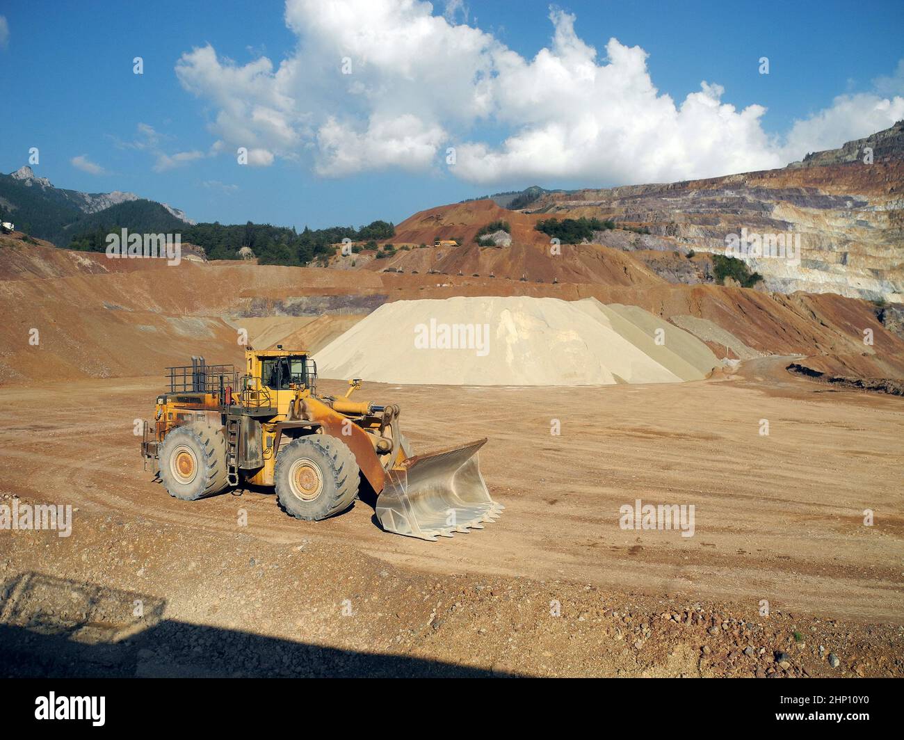 Caterpillar mining equipment hi-res stock photography and images - Alamy