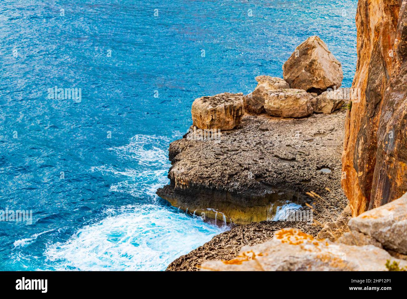 Bay rocks and turquoise water of Cala Figuera in Santanyí Mallorca ...