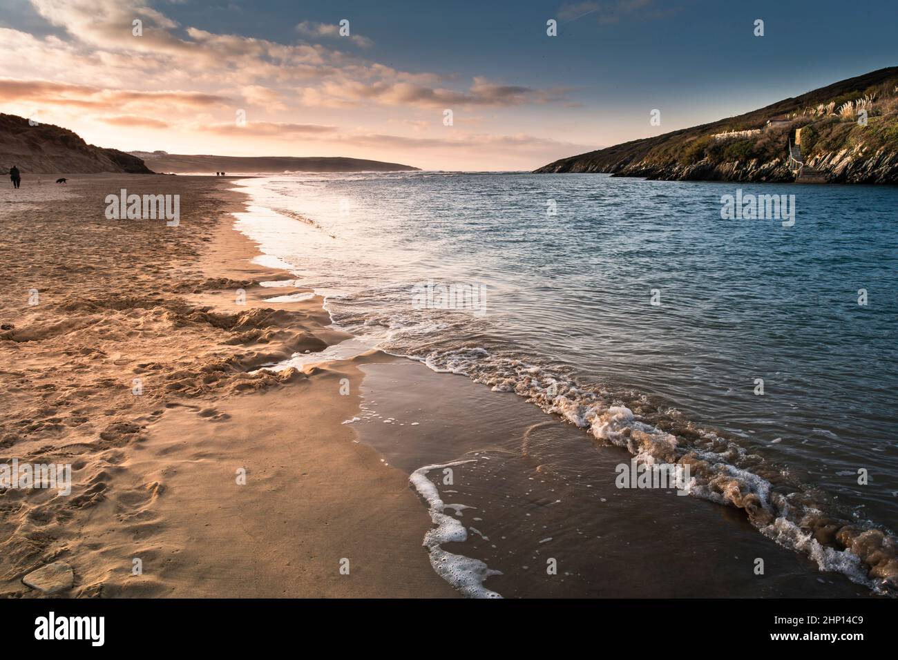 Incoming tide on the Gannel Estuary Beach in Newquay in Cornwall Stock ...