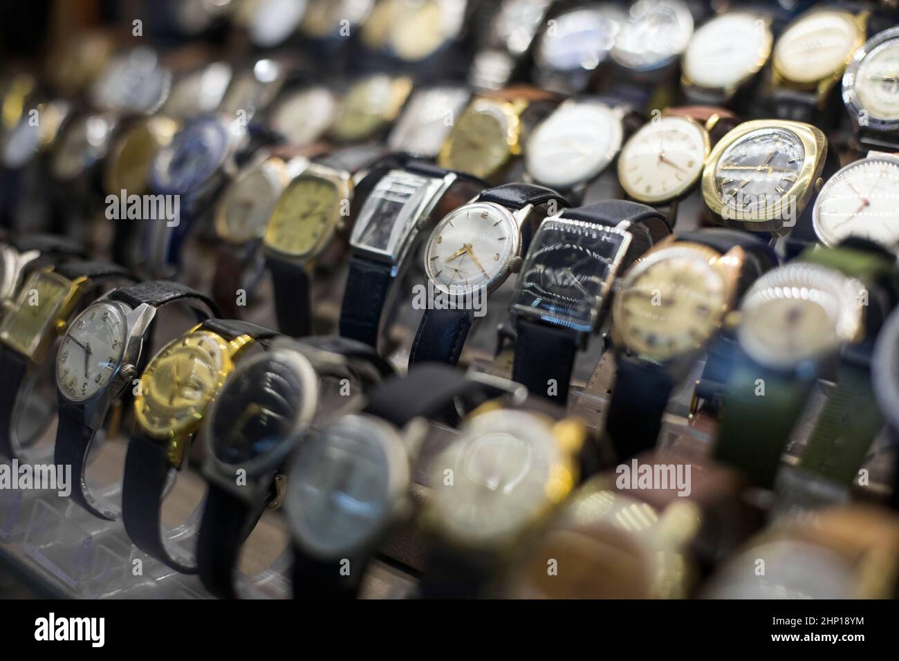 Vintage watches display hi-res stock photography and images - Alamy
