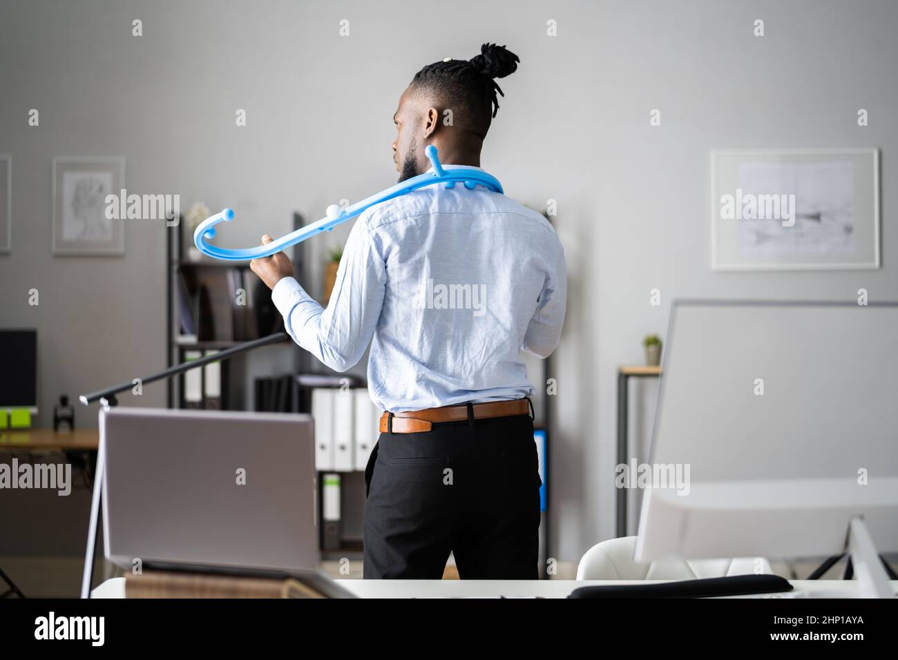 Man Using Muscle Hook For Trigger Point Massage Stock Photo - Alamy Man Using Muscle Hook For Trigger Point Massage Stock Photo - Alamy