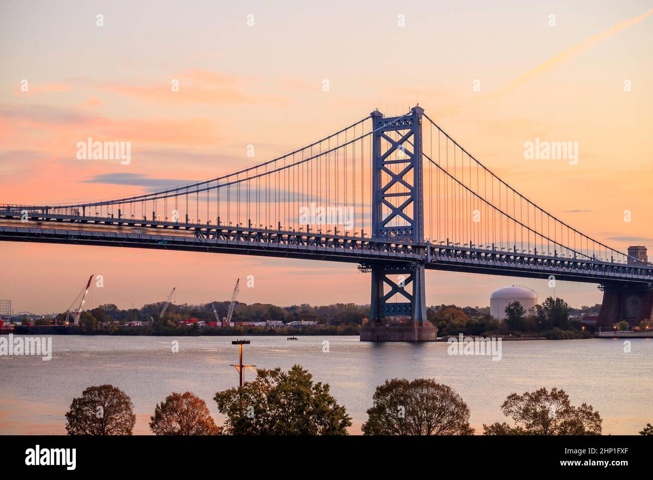 Ben franklin bridge hi-res stock photography and images - Alamy