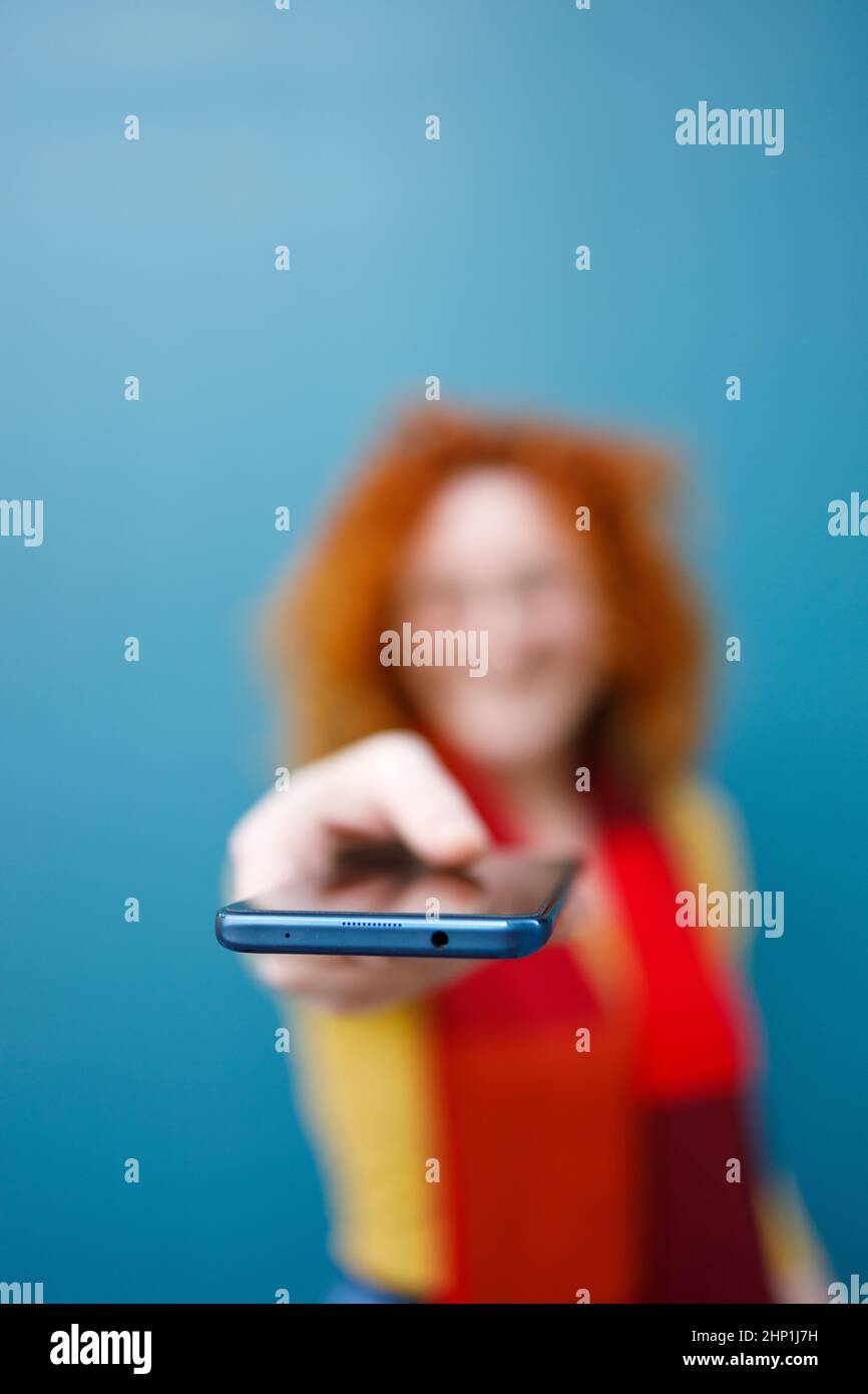 Woman holding smartphone smart hi-res stock photography and images - Alamy