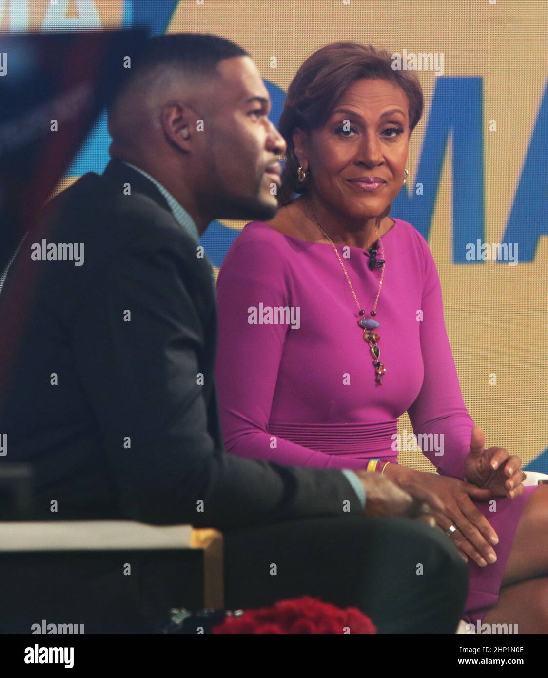 Michael strahan and robin roberts hi-res stock photography and images ...